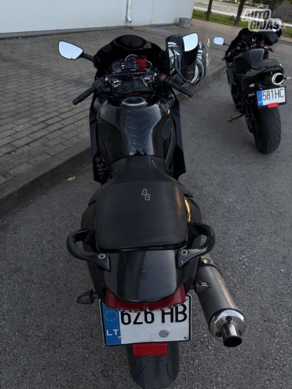 Melns Kawasaki Zx-6R 1999 Kauņa, ar dzinēja tilpumu 0.60 L un nobraukumu 40 tūkst. km par 1250 €, foto 3 vietnē AUTOMOTO.COM.LV