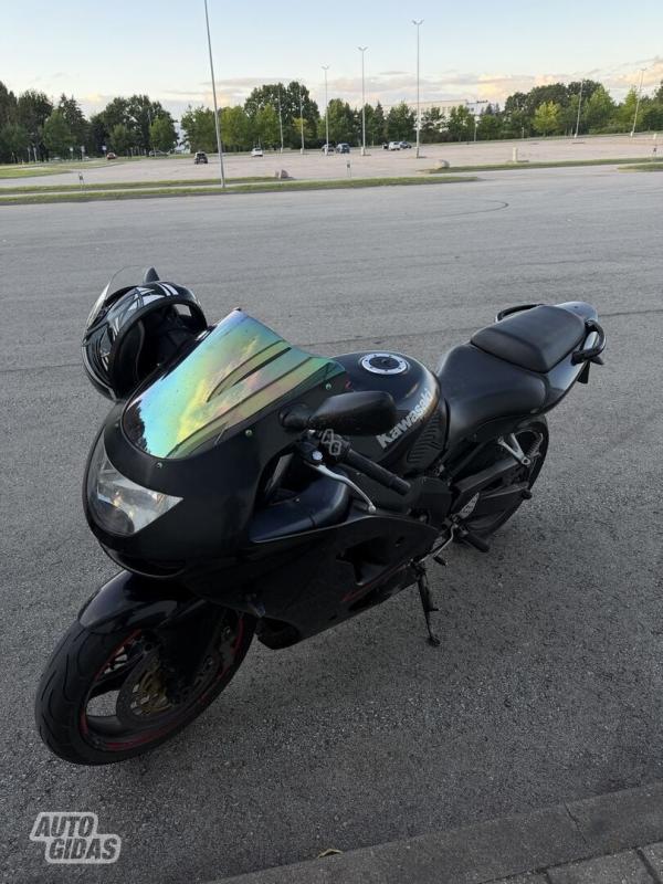 Melns Kawasaki Zx-6R 1999 Kauņa, ar dzinēja tilpumu 0.60 L un nobraukumu 40 tūkst. km par 1250 €, foto 5 vietnē AUTOMOTO.COM.LV