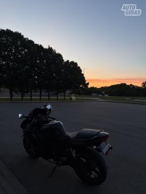 Melns Kawasaki Zx-6R 1999 Kauņa, ar dzinēja tilpumu 0.60 L un nobraukumu 40 tūkst. km par 1250 €, foto 7 vietnē AUTOMOTO.COM.LV