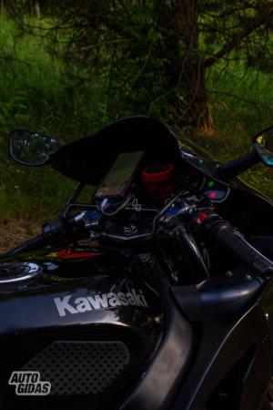 Melns Kawasaki Zx-6R 1999 Kauņa, ar dzinēja tilpumu 0.60 L un nobraukumu 40 tūkst. km par 1250 €, foto 8 vietnē AUTOMOTO.COM.LV
