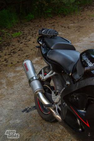 Melns Kawasaki Zx-6R 1999 Kauņa, ar dzinēja tilpumu 0.60 L un nobraukumu 40 tūkst. km par 1250 €, foto 9 vietnē AUTOMOTO.COM.LV