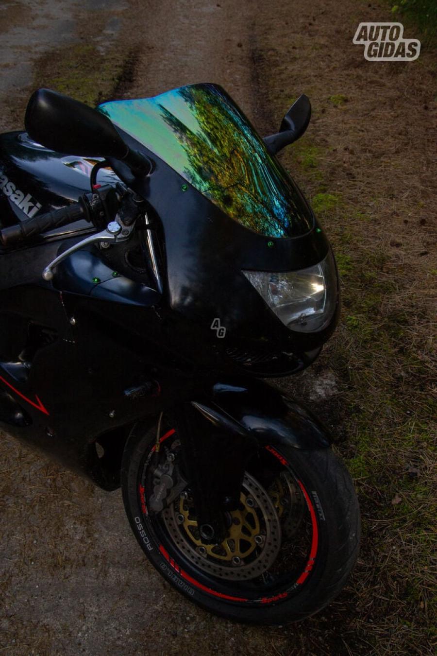 Melns Kawasaki Zx-6R 1999 Kauņa, ar dzinēja tilpumu 0.60 L un nobraukumu 40 tūkst. km par 1250 €, foto 11 vietnē AUTOMOTO.COM.LV