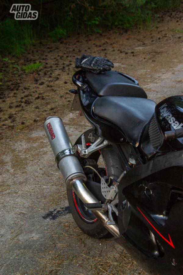 Melns Kawasaki Zx-6R 1999 Kauņa, ar dzinēja tilpumu 0.60 L un nobraukumu 40 tūkst. km par 1149 €, foto 9 vietnē AUTOMOTO.COM.LV