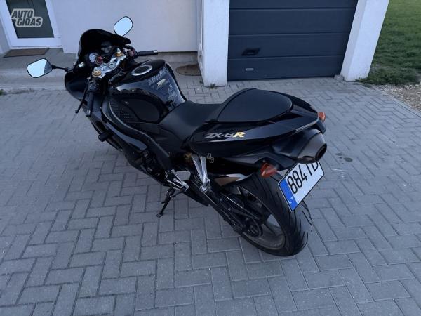 Melns Kawasaki Zx-6R 2006 Kauņa, ar dzinēja tilpumu 0.64 L un nobraukumu 34 tūkst. km par 3400 €, foto 6 vietnē AUTOMOTO.COM.LV