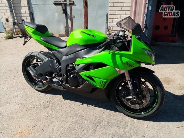 Green Kawasaki Zx-6R 2011 in Panevezys, with an engine capacity of 0.60 L and mileage of 22 thousand km for 5500 €, photo 3 on AUTOMOTO.COM.LV
