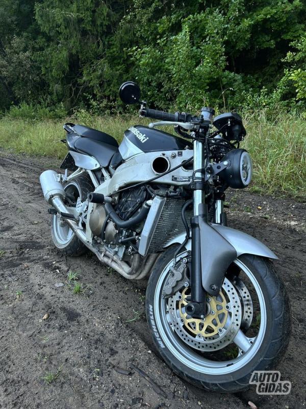 Grey Kawasaki Zx-6R 2000 in Vilnius, with an engine capacity of 0.60 L and mileage of 34 thousand km for 1050 €, photo 1 on AUTOMOTO.COM.LV