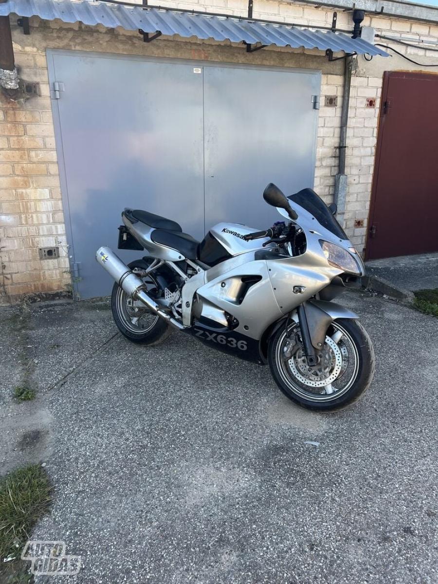 Серый Кавасаки Zx-6R 2002 в Ионава, объемом двигателя 0.64 л и пробегом 0 тыс. км за 1800 €, фото 1 на AUTOMOTO.COM.LV