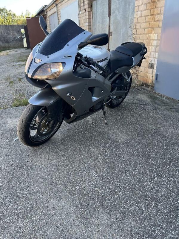 Серый Кавасаки Zx-6R 2002 в Ионава, объемом двигателя 0.64 л и пробегом 0 тыс. км за 1800 €, фото 3 на AUTOMOTO.COM.LV