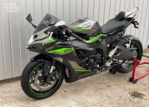 Pelēks Kawasaki Zx-6R 2023 Marijampole, ar dzinēja tilpumu 0.64 L un nobraukumu 4 tūkst. km par 10200 €, foto 3 vietnē AUTOMOTO.COM.LV