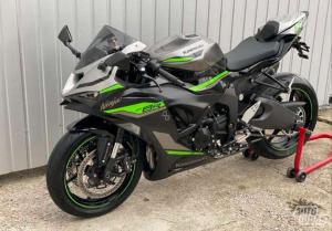 Pelēks Kawasaki Zx-6R 2023 Marijampole, ar dzinēja tilpumu 0.64 L un nobraukumu 4 tūkst. km par 10200 €, foto 4 vietnē AUTOMOTO.COM.LV