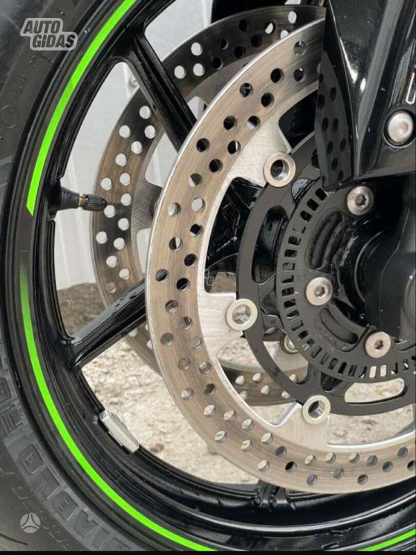 Pelēks Kawasaki Zx-6R 2023 Marijampole, ar dzinēja tilpumu 0.64 L un nobraukumu 4 tūkst. km par 10200 €, foto 8 vietnē AUTOMOTO.COM.LV