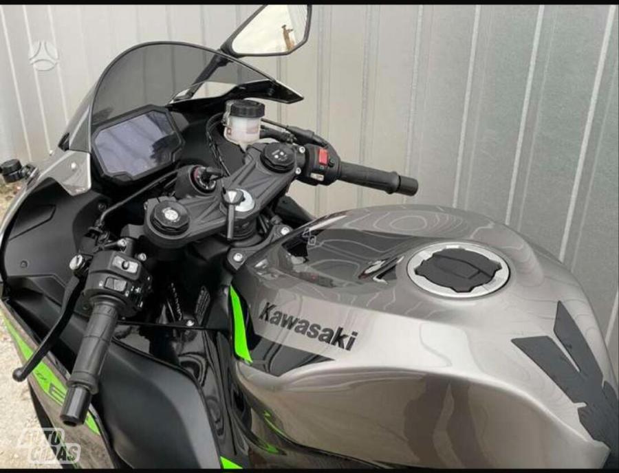 Pelēks Kawasaki Zx-6R 2023 Marijampole, ar dzinēja tilpumu 0.64 L un nobraukumu 4 tūkst. km par 10200 €, foto 13 vietnē AUTOMOTO.COM.LV