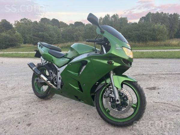 Kawasaki Zx-6R 1996 Tukums, ar dzinēja tilpumu 0.60 L un nobraukumu 0 tūkst. km par 1600 €, foto 2 vietnē AUTOMOTO.COM.LV
