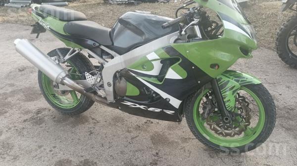 Kawasaki Zx-6R 1998 in Cesis, with an engine capacity of 0.60 L and mileage of 0 thousand km for 1700 €, photo 2 on AUTOMOTO.COM.LV