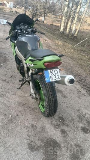 Kawasaki Zx-6R 1998 in Cesis, with an engine capacity of 0.60 L and mileage of 0 thousand km for 1700 €, photo 4 on AUTOMOTO.COM.LV