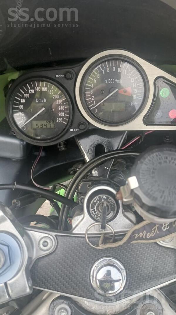 Kawasaki Zx-6R 1998 in Cesis, with an engine capacity of 0.60 L and mileage of 0 thousand km for 1700 €, photo 4 on AUTOMOTO.COM.LV