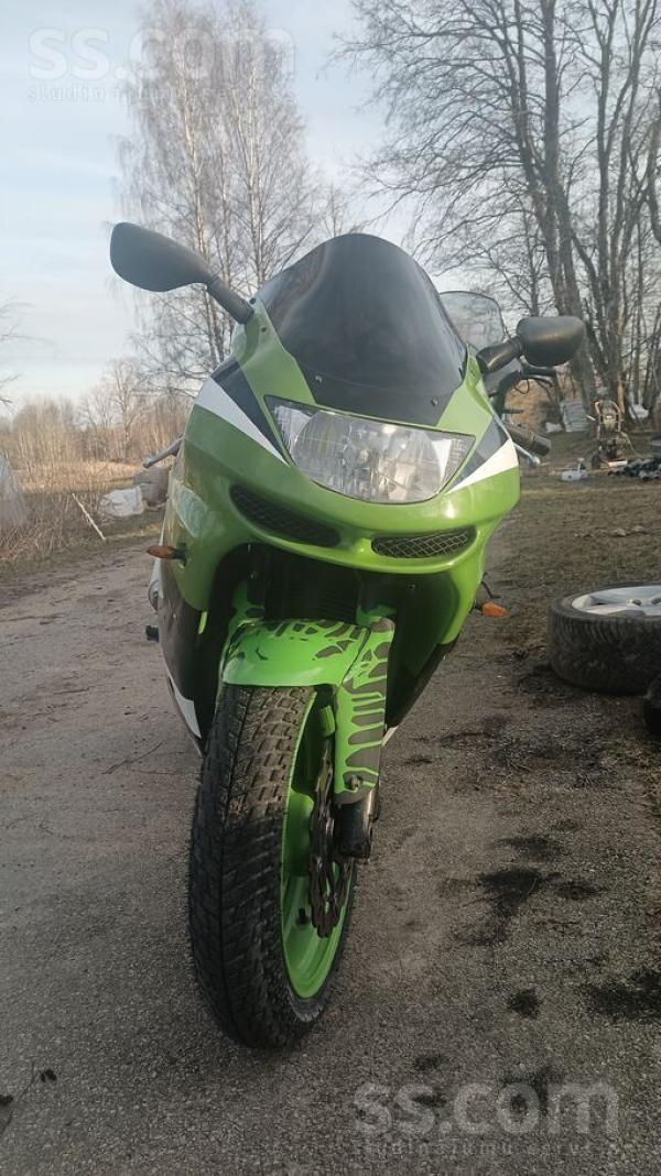 Kawasaki Zx-6R 1998 in Cesis, with an engine capacity of 0.60 L and mileage of 0 thousand km for 1700 €, photo 5 on AUTOMOTO.COM.LV