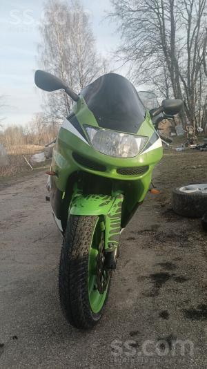Kawasaki Zx-6R 1998 in Cesis, with an engine capacity of 0.60 L and mileage of 0 thousand km for 1700 €, photo 6 on AUTOMOTO.COM.LV