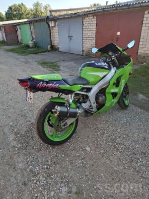 Kawasaki Zx-6R 1998 in Liepaja, with an engine capacity of 0.60 L and mileage of 0 thousand km for 1600 €, photo 4 on AUTOMOTO.COM.LV
