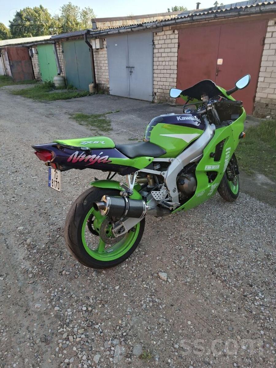 Kawasaki Zx-6R 1998 in Liepaja, with an engine capacity of 0.60 L and mileage of 0 thousand km for 1600 €, photo 4 on AUTOMOTO.COM.LV