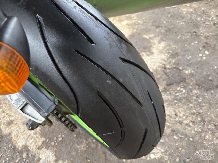 Kawasaki Zx-6R 1999 Kelmė, ar dzinēja tilpumu 0.60 L un nobraukumu 38 tūkst. km par 965 €, foto 13 vietnē AUTOMOTO.COM.LV