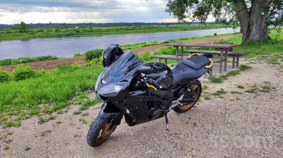 Kawasaki Zx-6R 2000 in Daugavpils, with an engine capacity of 0.60 L and mileage of 0 thousand km for 1800 €, photo 1 on AUTOMOTO.COM.LV