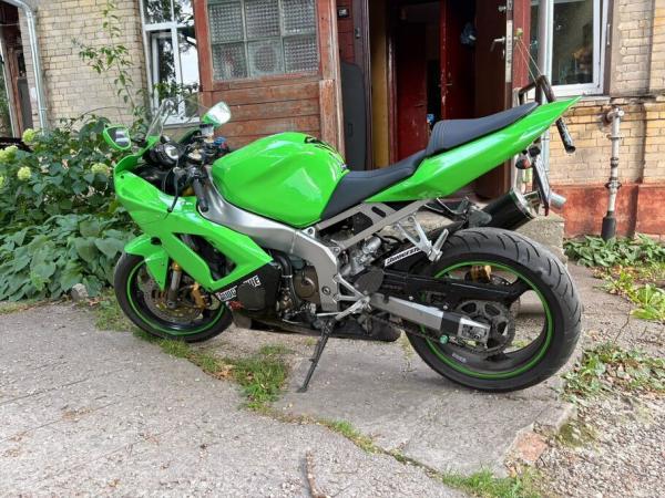 Kawasaki Zx-6R 2004 in Riga, with an engine capacity of 0.64 L and mileage of 0 thousand km for 3500 €, photo 2 on AUTOMOTO.COM.LV