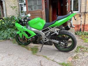 Kawasaki Zx-6R 2004 in Riga, with an engine capacity of 0.64 L and mileage of 0 thousand km for 3500 €, photo 3 on AUTOMOTO.COM.LV