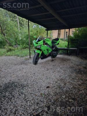 Kawasaki Zx-6R 2004 in Riga, with an engine capacity of 0.64 L and mileage of 0 thousand km for 3500 €, photo 4 on AUTOMOTO.COM.LV