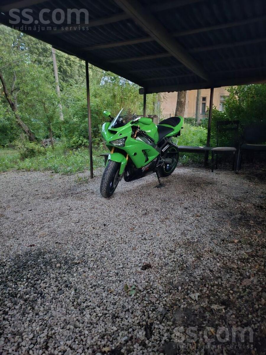 Kawasaki Zx-6R 2004 in Riga, with an engine capacity of 0.64 L and mileage of 0 thousand km for 3500 €, photo 4 on AUTOMOTO.COM.LV