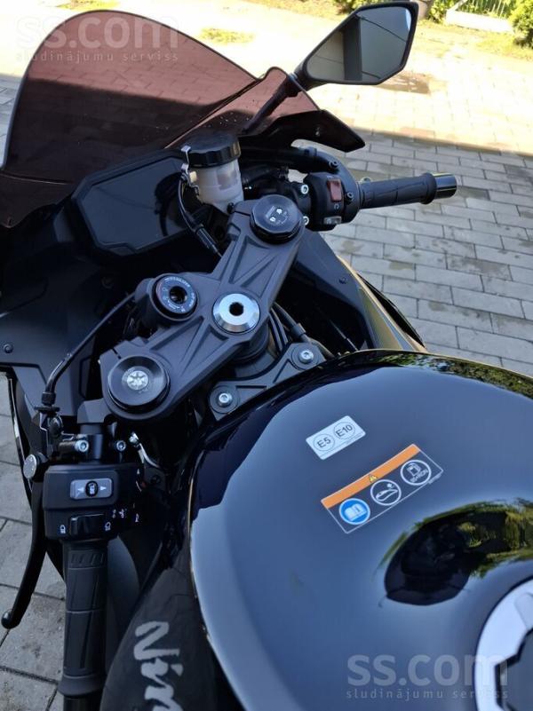Кавасаки Zx-6R 2025 в Рига на AUTOMOTO.COM.LV Кавасаки Zx-6R 2025 в Рига, объемом двигателя 0.64 л и пробегом 0 тыс. км за 8500 €, фото 5 на AUTOMOTO.COM.LV
