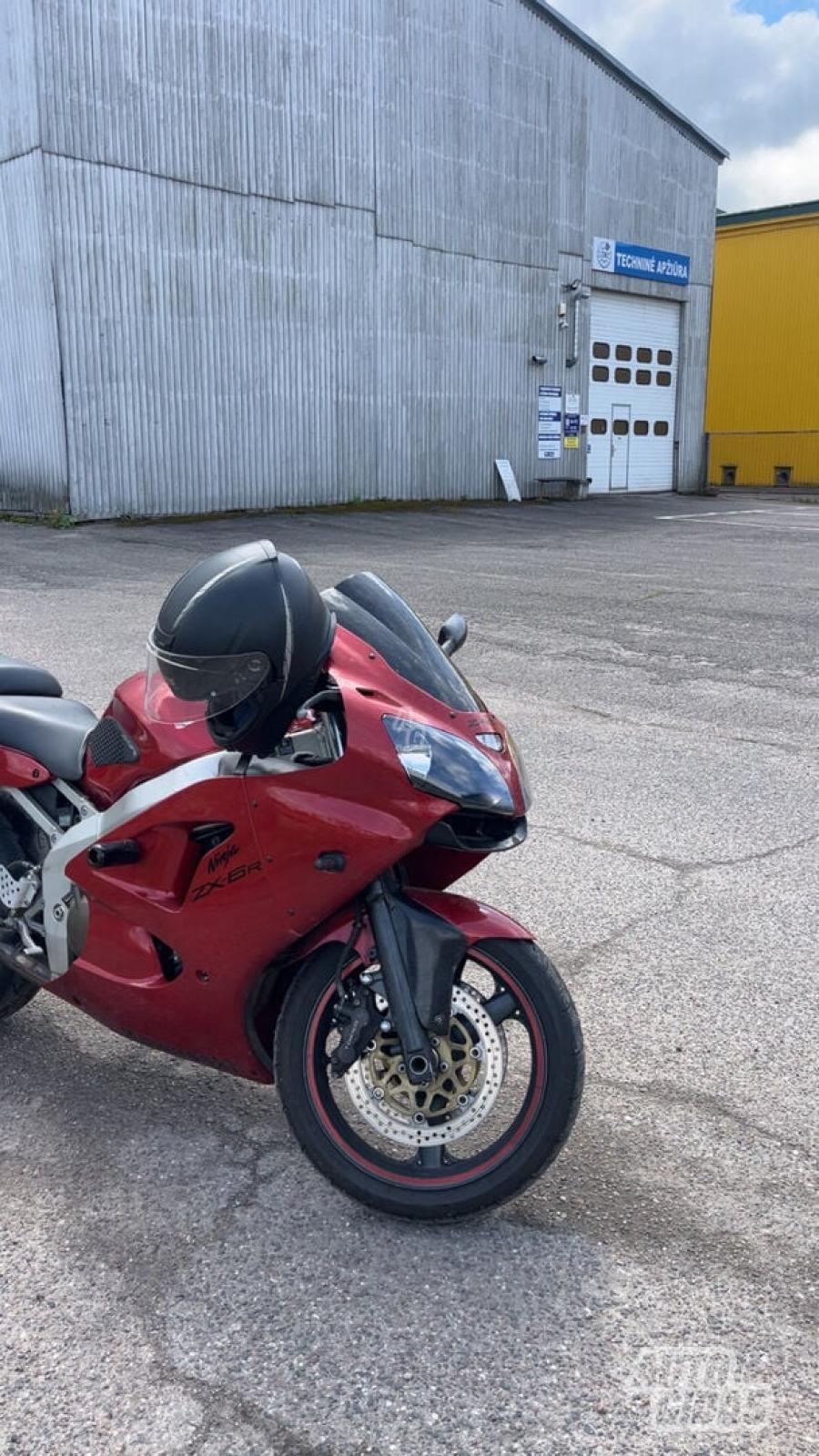 Red Kawasaki Zx-6R 2000 in Kaunas, with an engine capacity of 0.00 L and mileage of 48 thousand km for 2500 €, photo 16 on AUTOMOTO.COM.LV