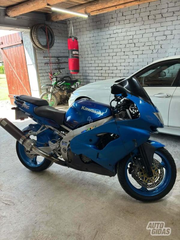 Zils Kawasaki ZX-9R 1999 Pakruojis, ar dzinēja tilpumu 0.90 L un nobraukumu 27 tūkst. km par 1300 €, foto 1 vietnē AUTOMOTO.COM.LV