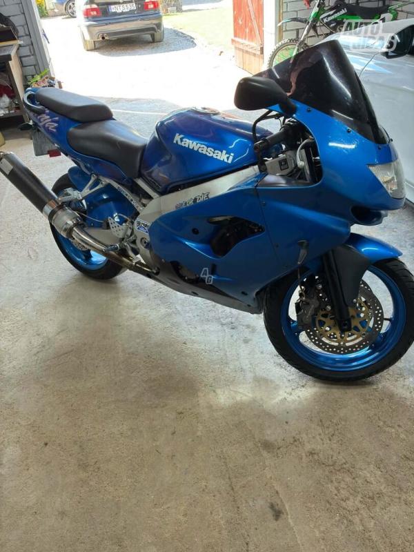 Zils Kawasaki ZX-9R 1999 Pakruojis, ar dzinēja tilpumu 0.90 L un nobraukumu 27 tūkst. km par 1300 €, foto 3 vietnē AUTOMOTO.COM.LV