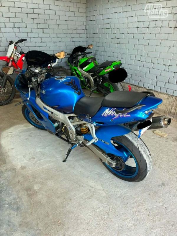 Zils Kawasaki ZX-9R 1999 Pakruojis, ar dzinēja tilpumu 0.90 L un nobraukumu 27 tūkst. km par 1300 €, foto 4 vietnē AUTOMOTO.COM.LV