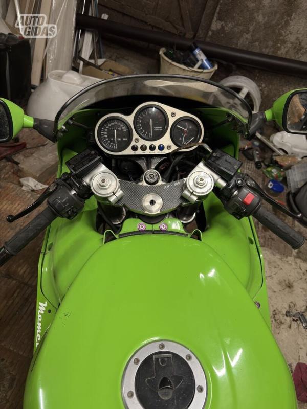 Zaļš Kawasaki ZX-9R 1994 Radviliškis, ar dzinēja tilpumu 0.90 L un nobraukumu 57 tūkst. km par 1400 €, foto 4 vietnē AUTOMOTO.COM.LV