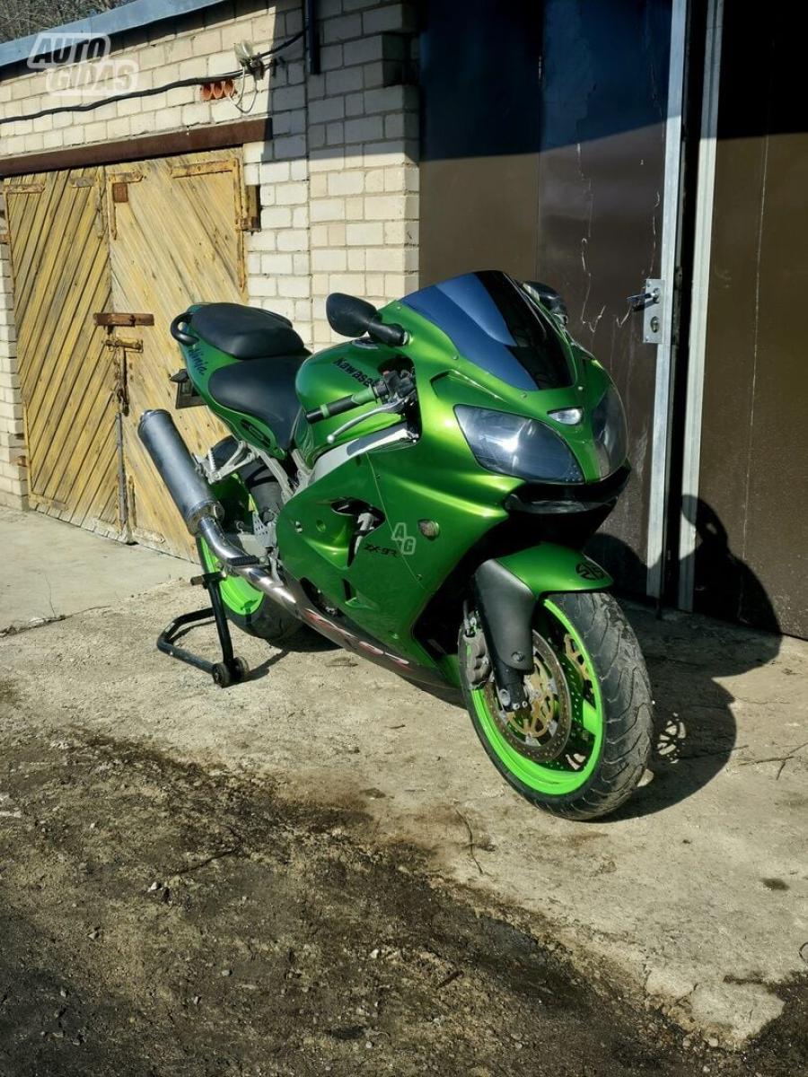 Green Kawasaki ZX-9R 2001 in Anyksciai, with an engine capacity of 0.90 L and mileage of 0 thousand km for 2500 €, photo 3 on AUTOMOTO.COM.LV