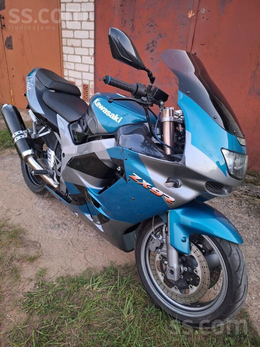 Kawasaki ZX-9R 1994 in Daugavpils, with an engine capacity of 0.90 L and mileage of 0 thousand km for 1550 €, photo 3 on AUTOMOTO.COM.LV