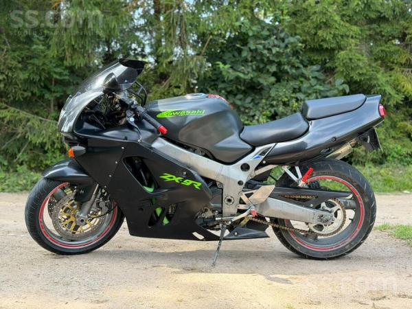 Kawasaki ZX-9R 1994 in Talsi, with an engine capacity of 0.90 L and mileage of 0 thousand km for 1700 €, photo 1 on AUTOMOTO.COM.LV