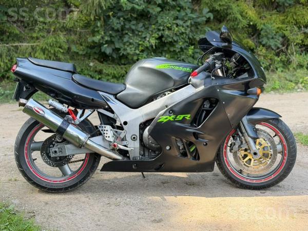 Kawasaki ZX-9R 1994 in Talsi, with an engine capacity of 0.90 L and mileage of 0 thousand km for 1700 €, photo 4 on AUTOMOTO.COM.LV