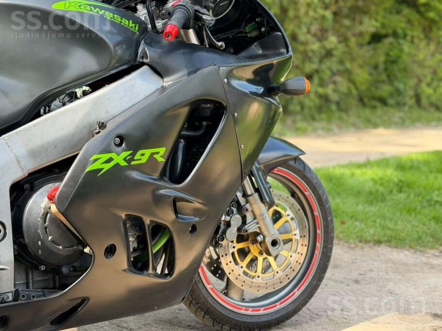 Kawasaki ZX-9R 1994 in Talsi, with an engine capacity of 0.90 L and mileage of 0 thousand km for 1700 €, photo 6 on AUTOMOTO.COM.LV