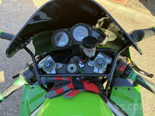 Кавасаки ZX-9R 1999 в Рига, объемом двигателя 0.90 л и пробегом 0 тыс. км за 2850 €, фото 3 на AUTOMOTO.COM.LV