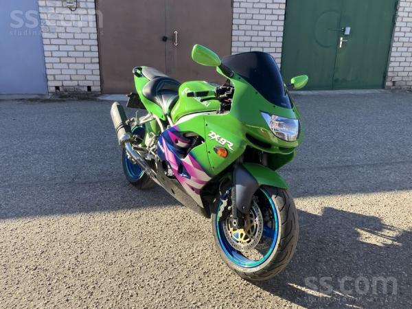 Kawasaki ZX-9R 1999 Rīga, ar dzinēja tilpumu 0.90 L un nobraukumu 0 tūkst. km par 2850 €, foto 1 vietnē AUTOMOTO.COM.LV