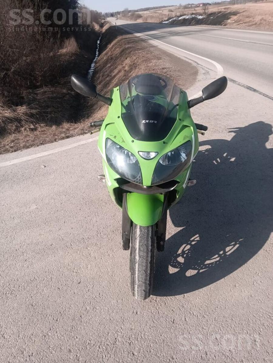 Kawasaki ZX-9R 2000 in Rezekne, with an engine capacity of 0.90 L and mileage of 0 thousand km for 1800 €, photo 3 on AUTOMOTO.COM.LV