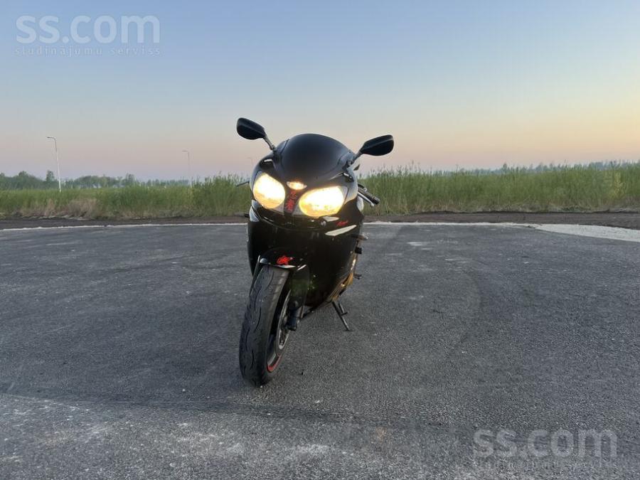 Кавасаки ZX-9R 2000 в Елгава, объемом двигателя 0.90 л и пробегом 0 тыс. км за 2100 €, фото 3 на AUTOMOTO.COM.LV