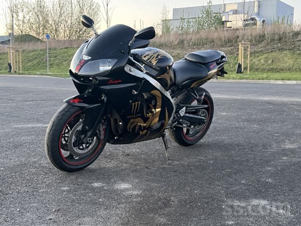 Кавасаки ZX-9R 2000 в Елгава, объемом двигателя 0.90 л и пробегом 0 тыс. км за 2100 €, фото 3 на AUTOMOTO.COM.LV