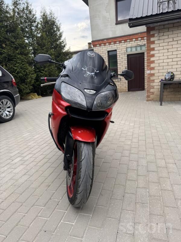 Кавасаки ZX-9R 2001 в Резекне, объемом двигателя 0.90 л и пробегом 0 тыс. км за 2100 €, фото 5 на AUTOMOTO.COM.LV