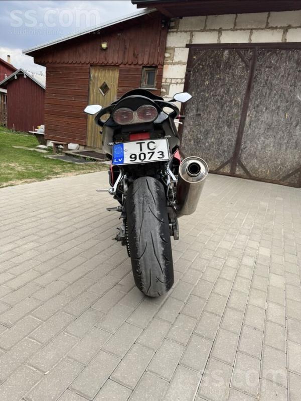 Kawasaki ZX-9R 2001 in Rezekne, with an engine capacity of 0.90 L and mileage of 0 thousand km for 2300 €, photo 3 on AUTOMOTO.COM.LV