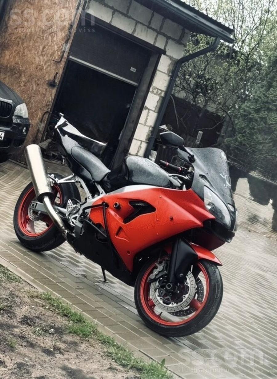 Kawasaki ZX-9R 2001 in Rezekne, with an engine capacity of 0.90 L and mileage of 0 thousand km for 2000 €, photo 1 on AUTOMOTO.COM.LV