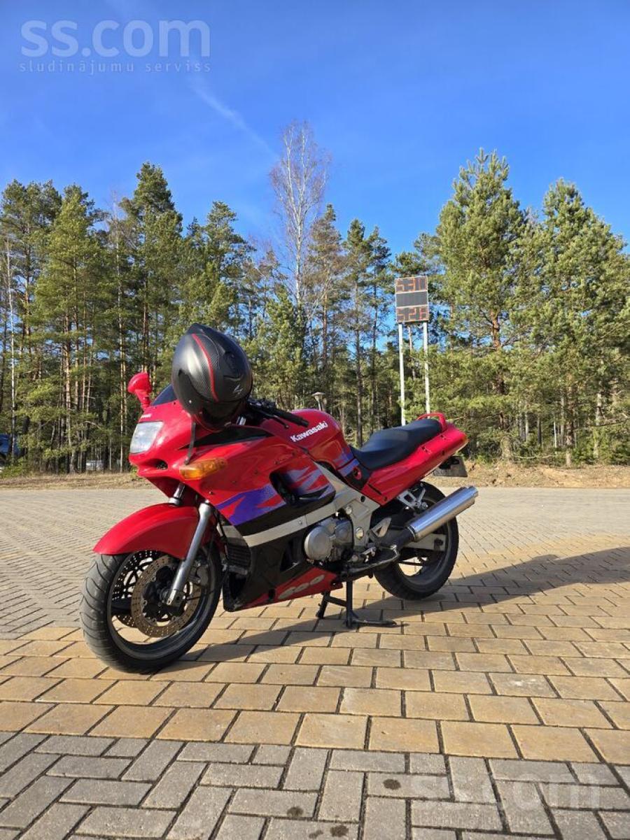 Кавасаки ZZR 600 1995 в Рига, объемом двигателя 0.60 л и пробегом 0 тыс. км за 1300 €, фото 3 на AUTOMOTO.COM.LV